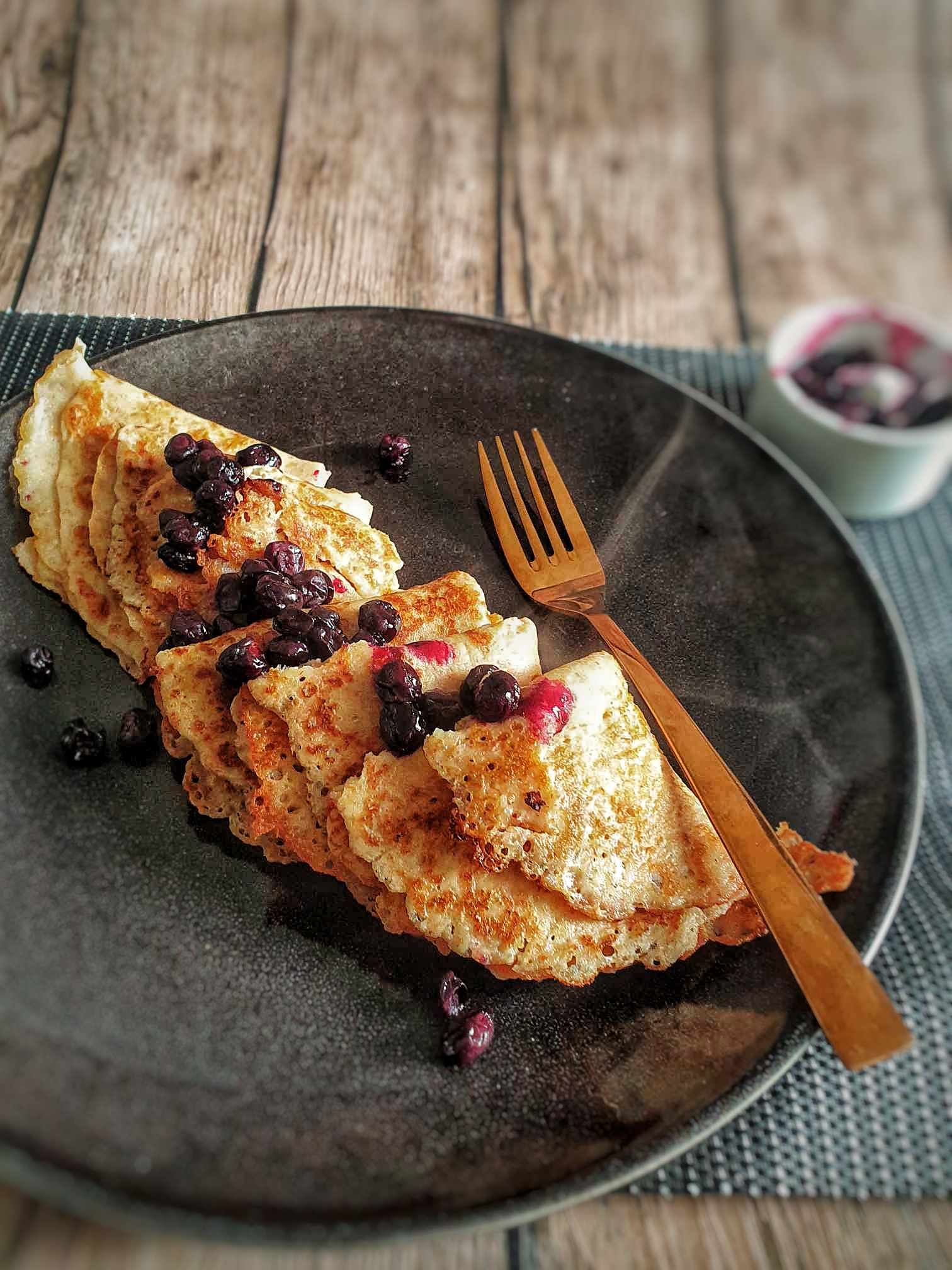 Flensjes met blauwe bessen - Organic Happiness